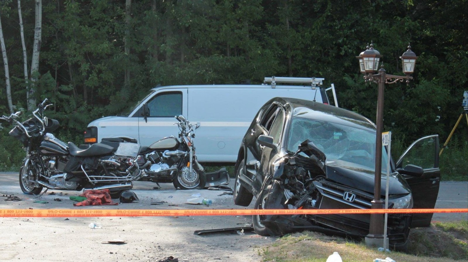 Une collision entre une voiture et deux motos fait un mort et un blessé grave