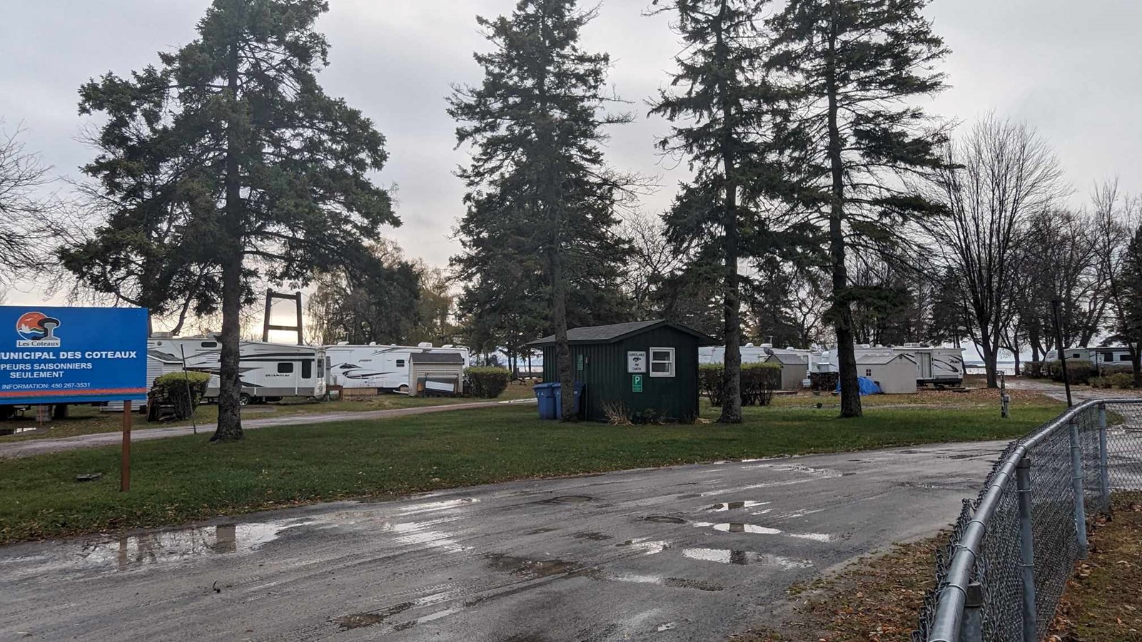 The elected representatives of Les Coteaux want to replace the ...