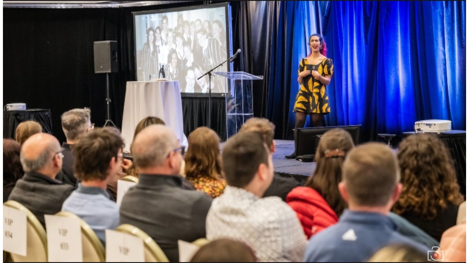 Retour en images sur la conférence de l'ingénieure de la NASA Farah Alibay