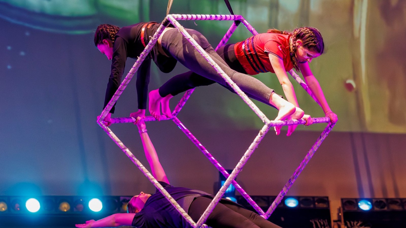 Festi-Cirque: un spectacle rythmé pour les élèves de l'école primaire ...
