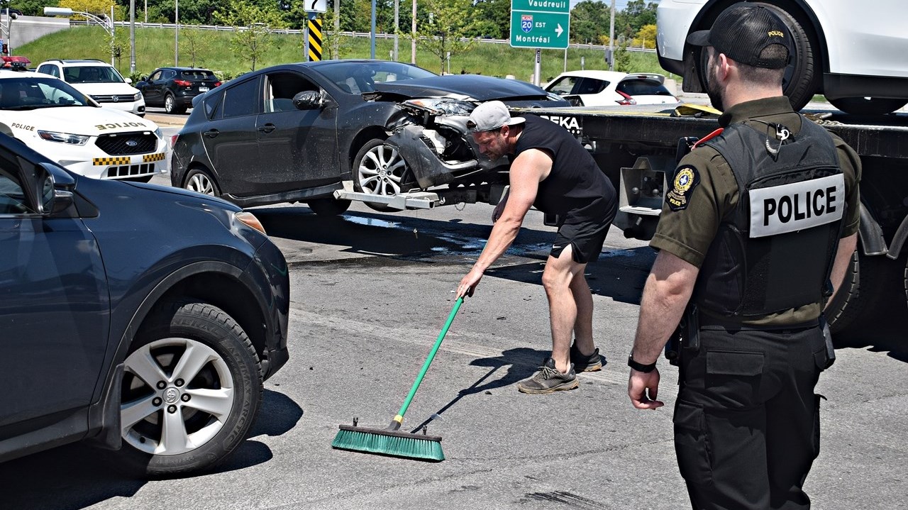 Traffic accident snarls afternoon traffic in Pincourt