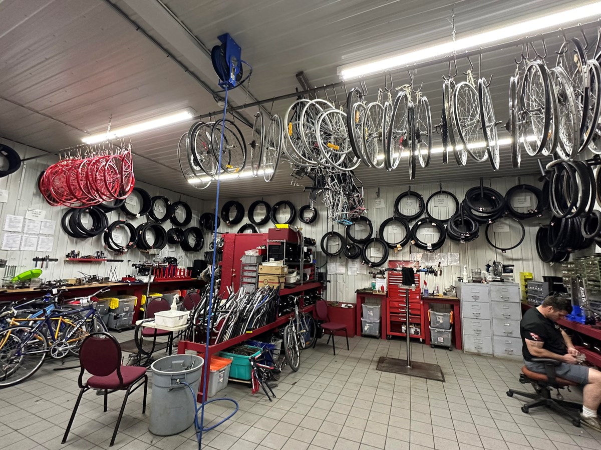 Le Zèbre Rouge : la passion de l'entraide et du vélo