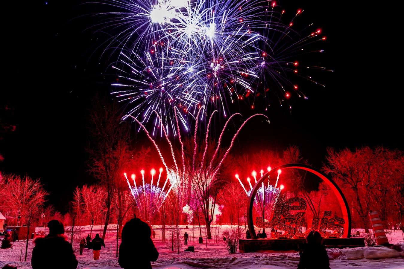 Fire and flakes : DJ and fireworks in Vaudreuil-Dorion