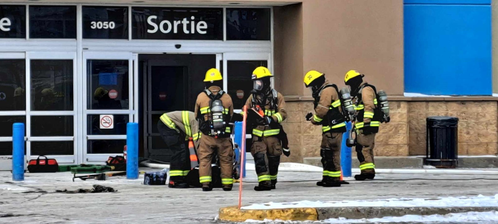 Fire at Walmart in Vaudreuil-Dorion mobilizes some 30 firefighters