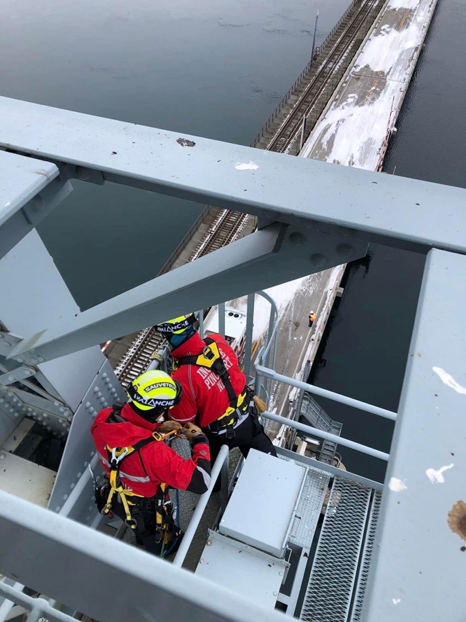 Pont Larocque: théâtre d'un exercice de sauvetage en hauteur pour des ...