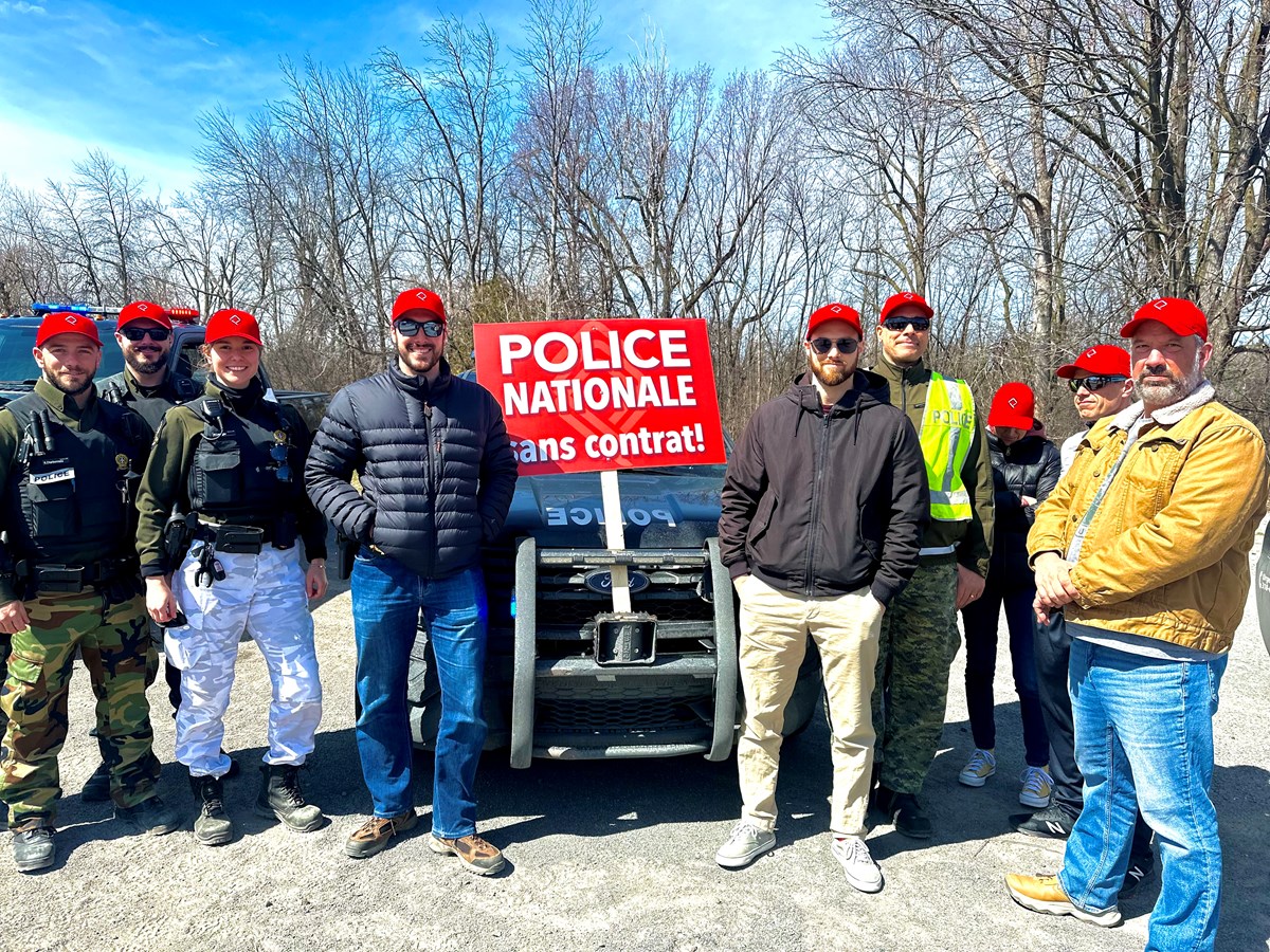 Sûreté du Québec police officers demonstrate in Vaudreuil-Dorion