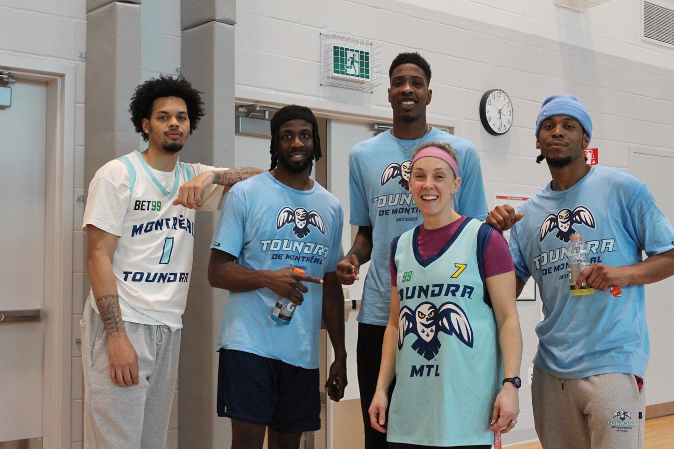 Professional basketball team visits Echos high school