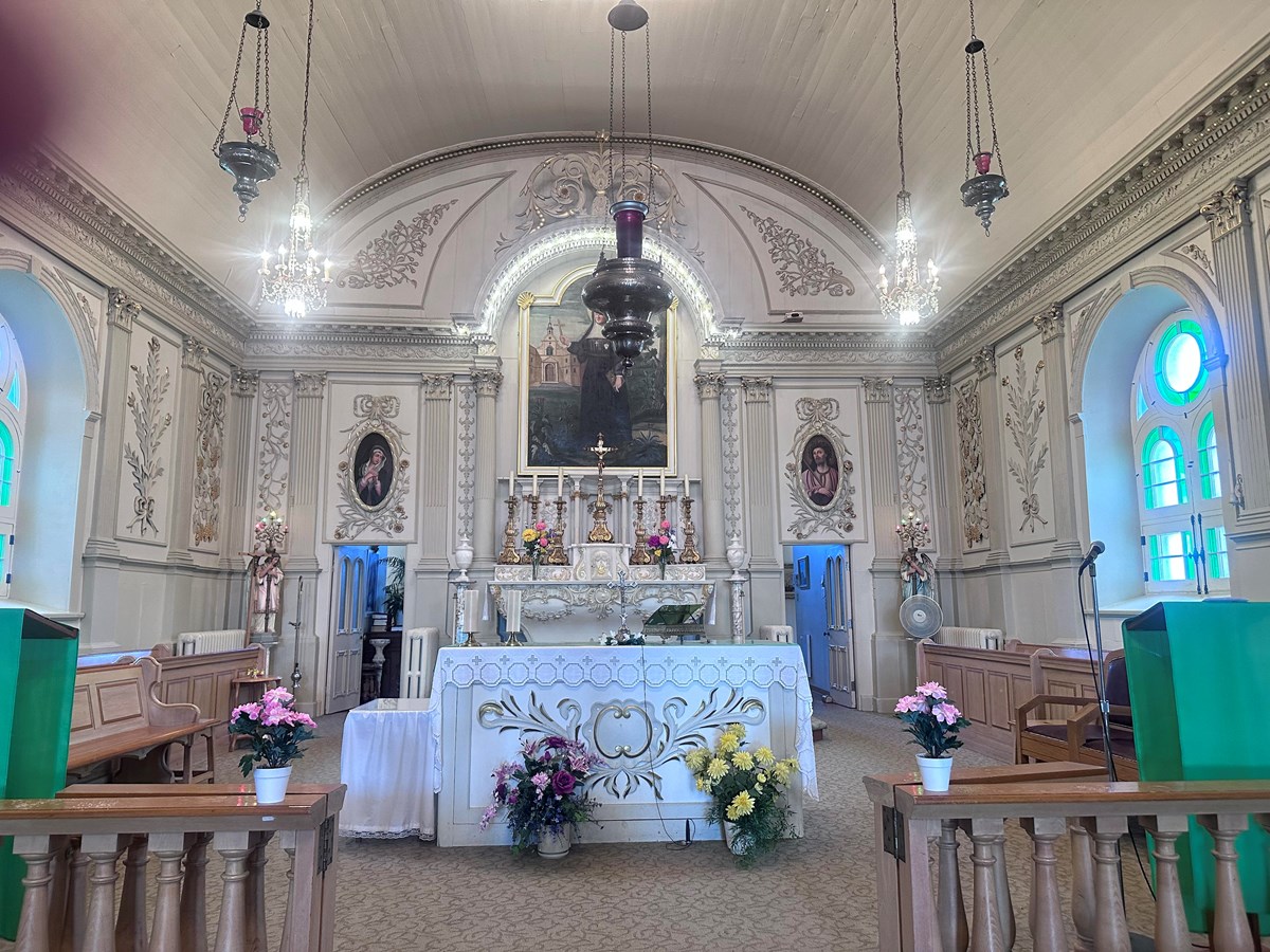 Église catholique Sainte-Jeanne-de-Chantal : un monument vivant