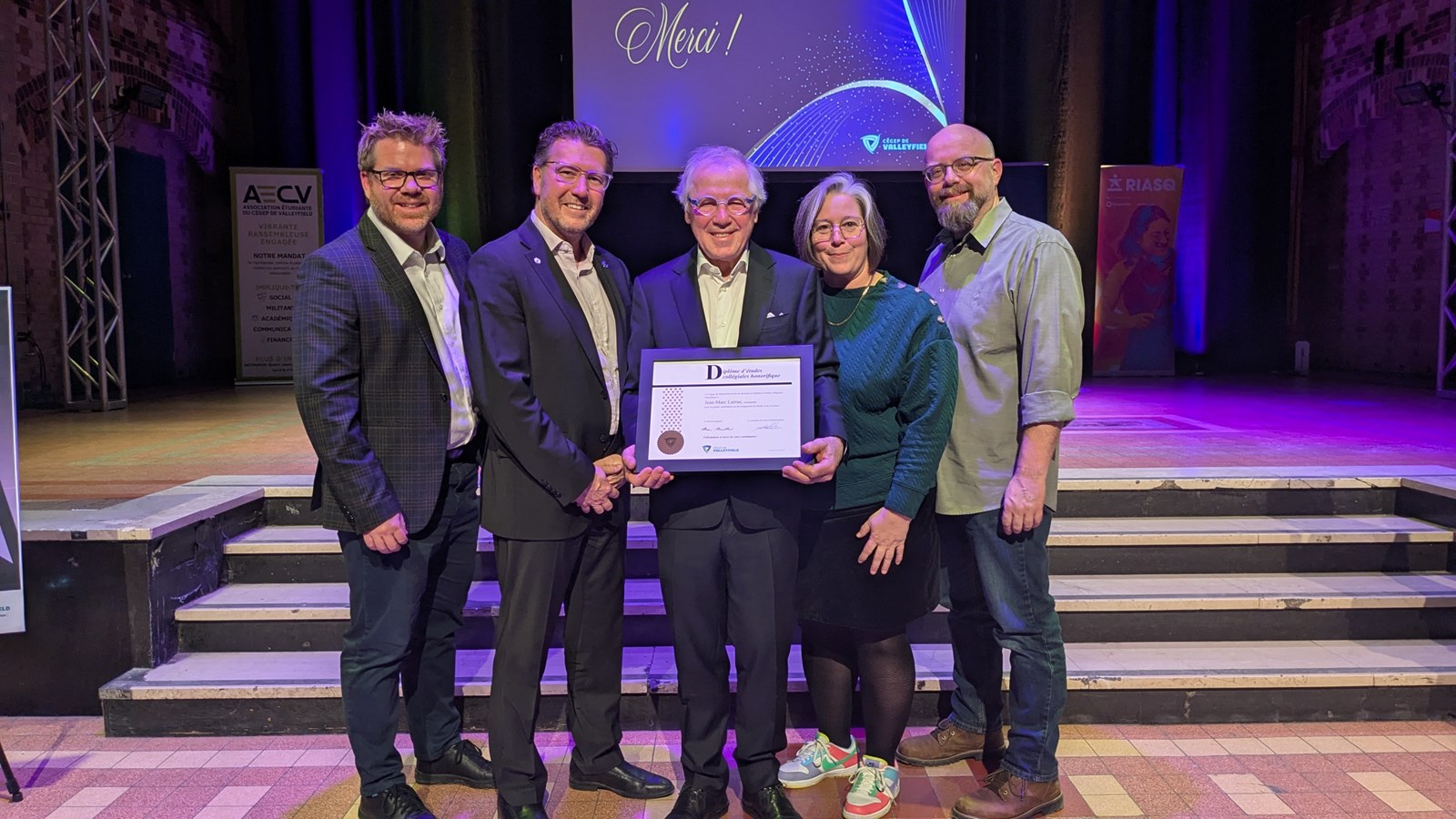 Le Cégep de Valleyfield remet un DEC honorifique à Jean-Marc Larrue