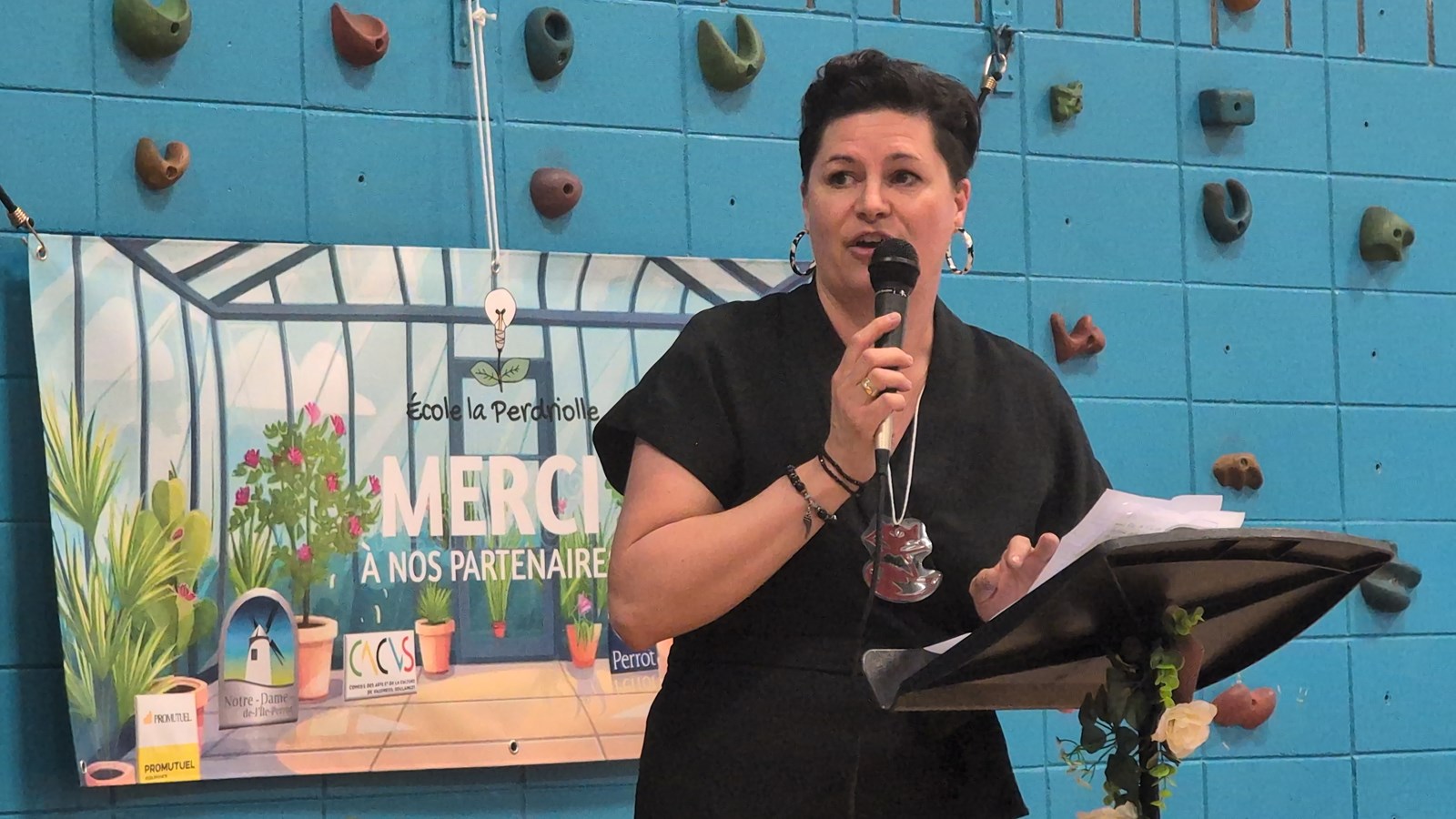 Une serre pour cultiver le savoir à l'école La Perdriolle