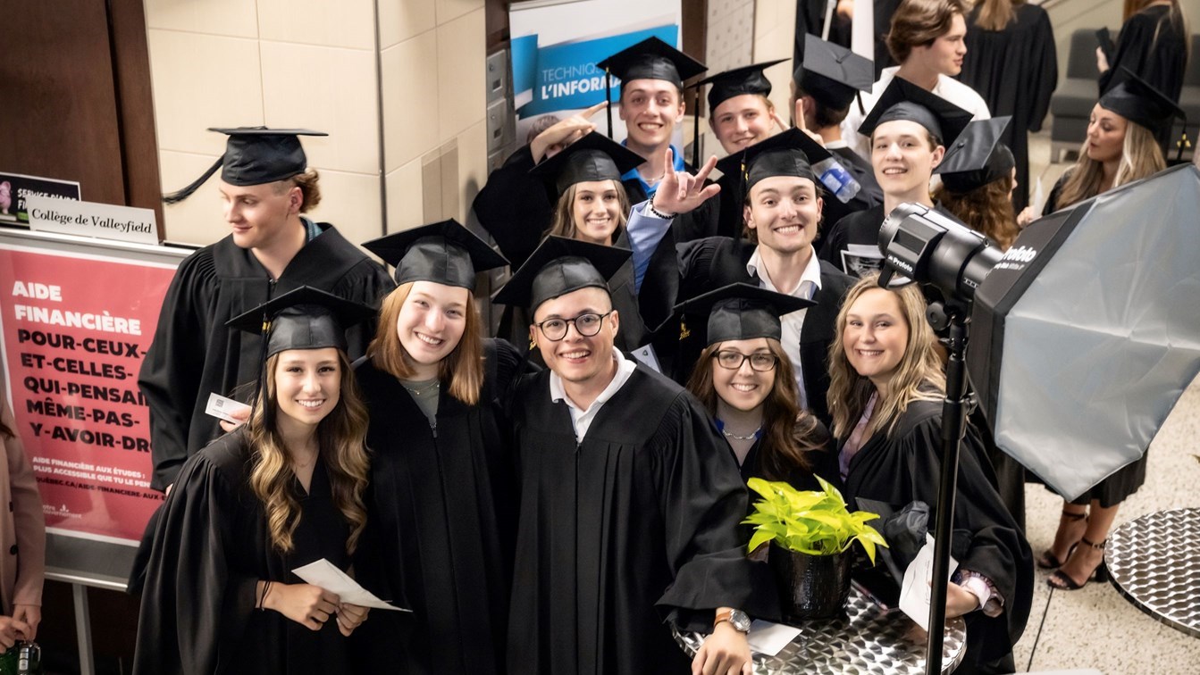 Le Cégep De Valleyfield Célèbre Ses Finissants